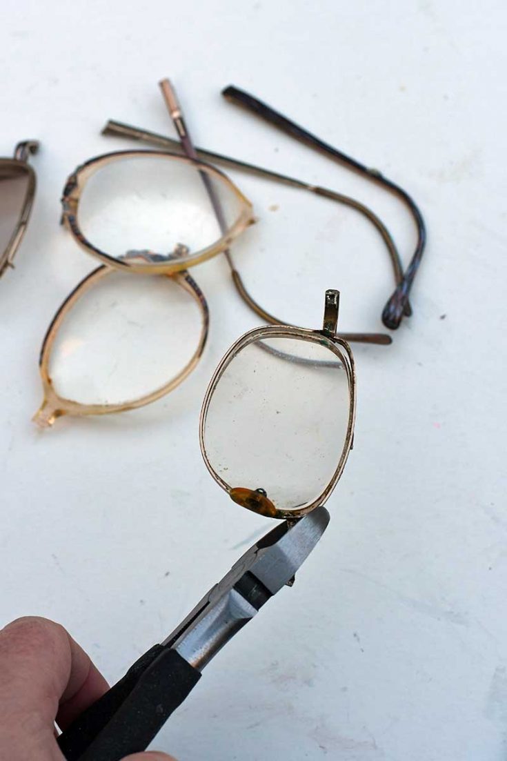 How To Make Repurposed Eyeglasses Ornaments For Christmas - Picture Box ...