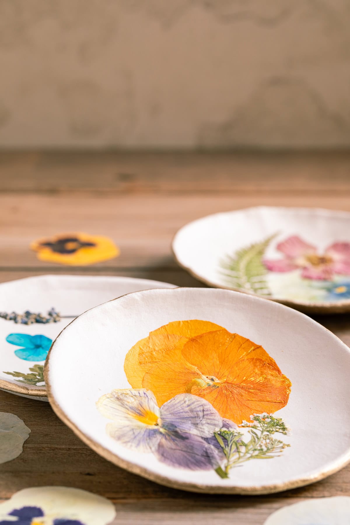 Botanical Crafts: 27 Stunning Projects for Plant Lovers - Picture Box Blue